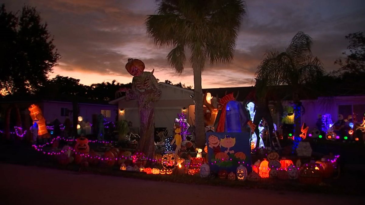 Spooky sights and ghoulish delights at over-the-top Halloween house in ...