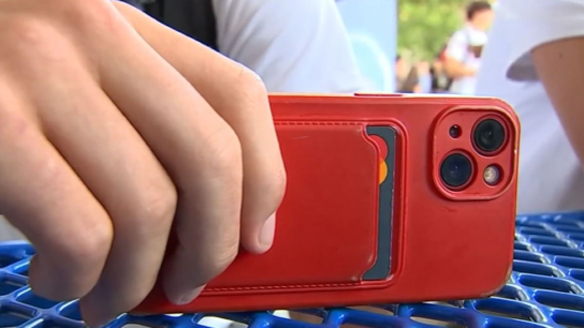 Broward County Public Schools cellphone policy survey – NBC 6 South Florida