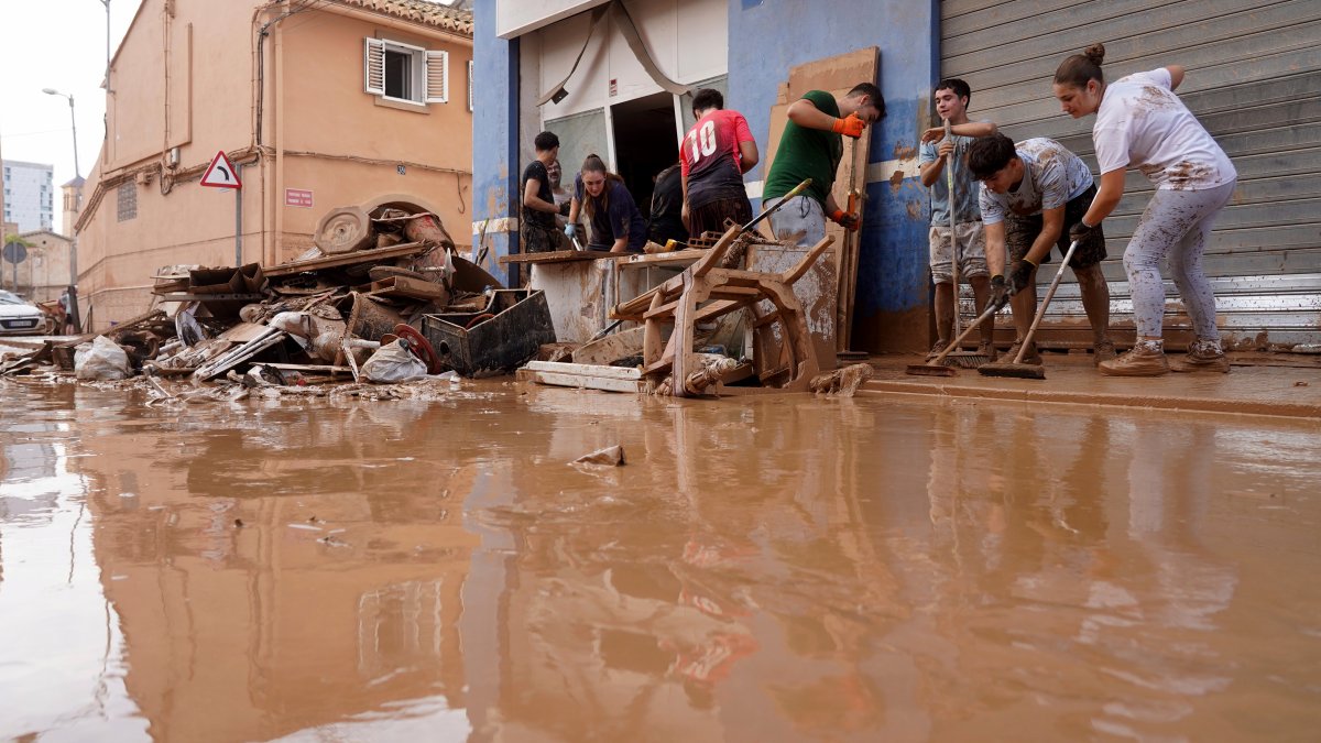 What to know about the unprecedented floods in Spain – NBC 6 South Florida