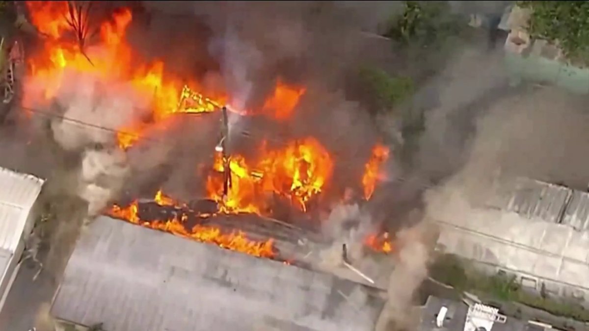 Families forced to evacuate in mobile home park fire that consumed ...
