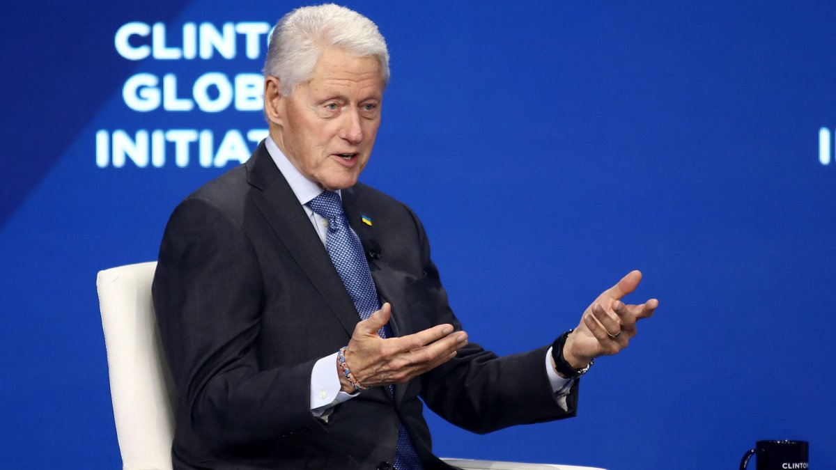 Bill Clinton hospitalized after developing a fever – NBC 6 South Florida