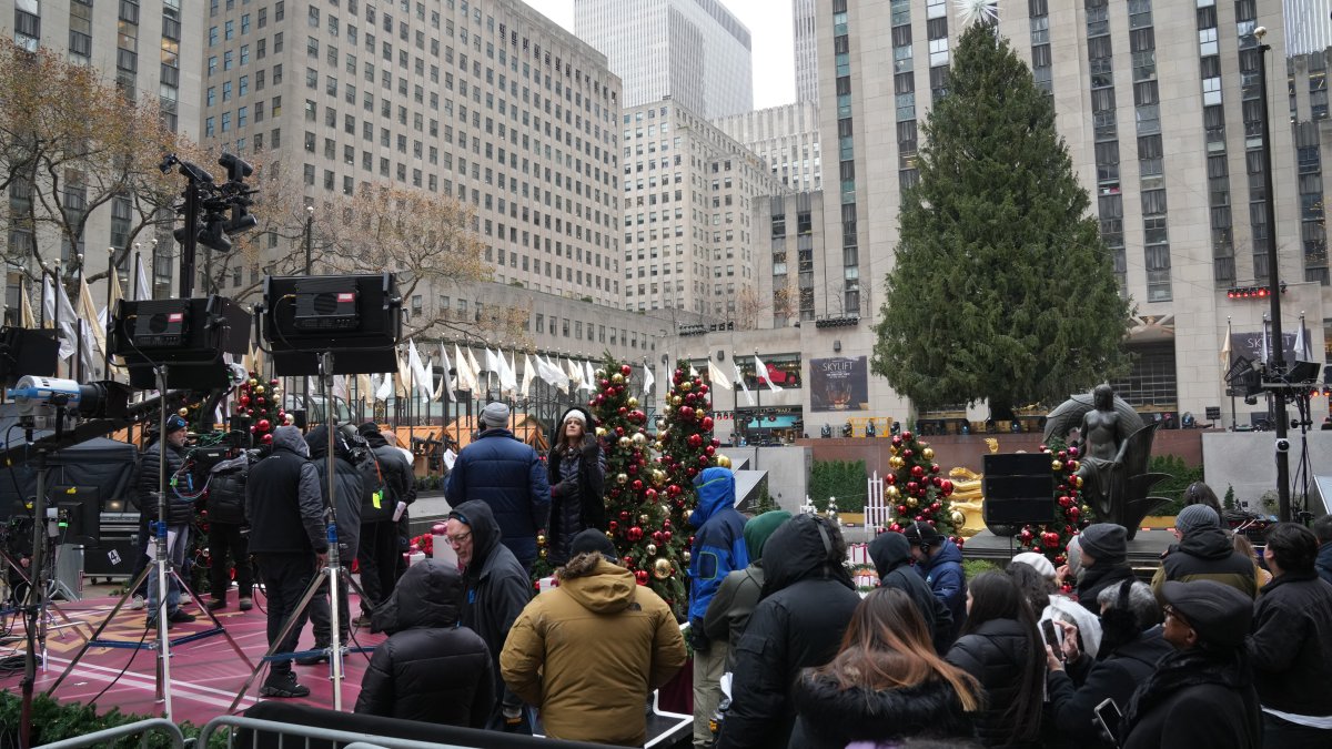 Rockefeller Christmas Tree Lighting set for tonight in New York City ...