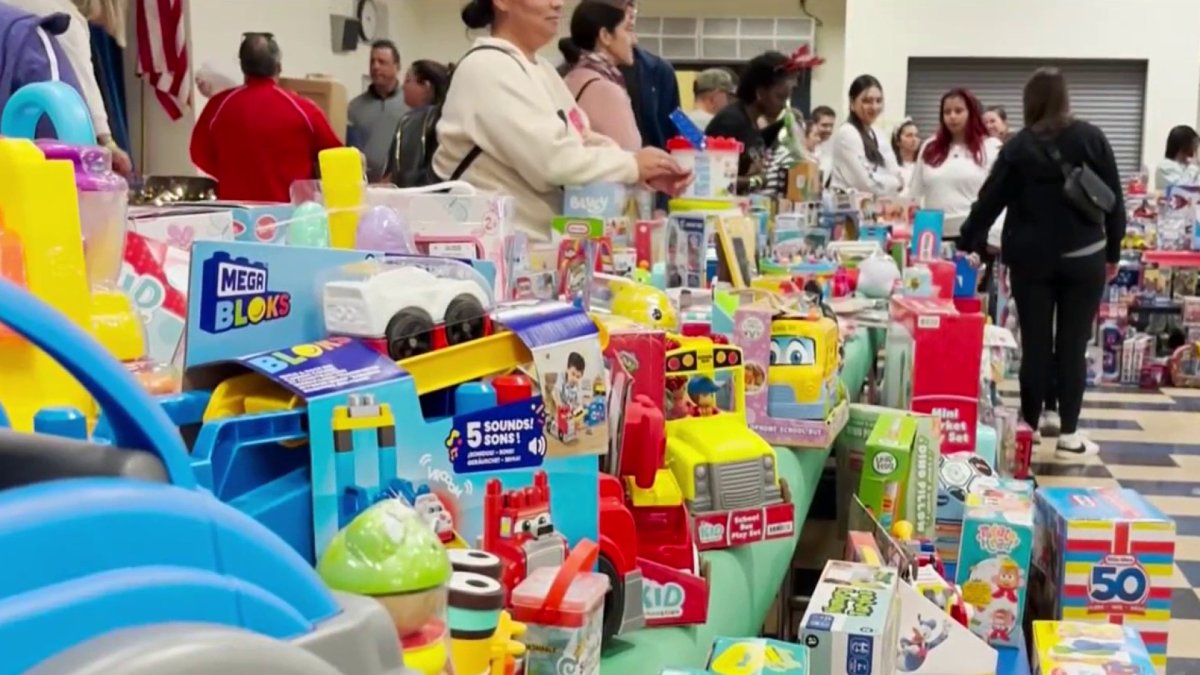 Christmas Smiles Project: Over 1,000 underprivileged Miami kids ...