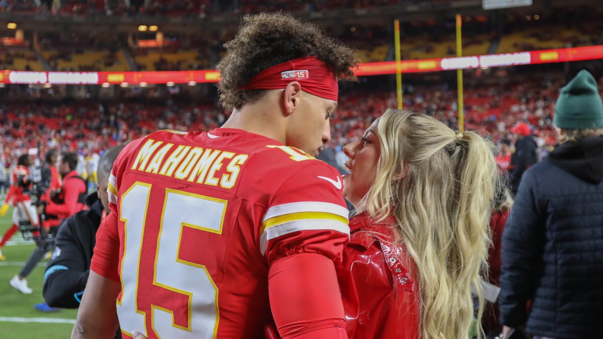 Patrick Mahomes’ wife slams Bills fans for hanging Kermit doll – NBC 6 ...