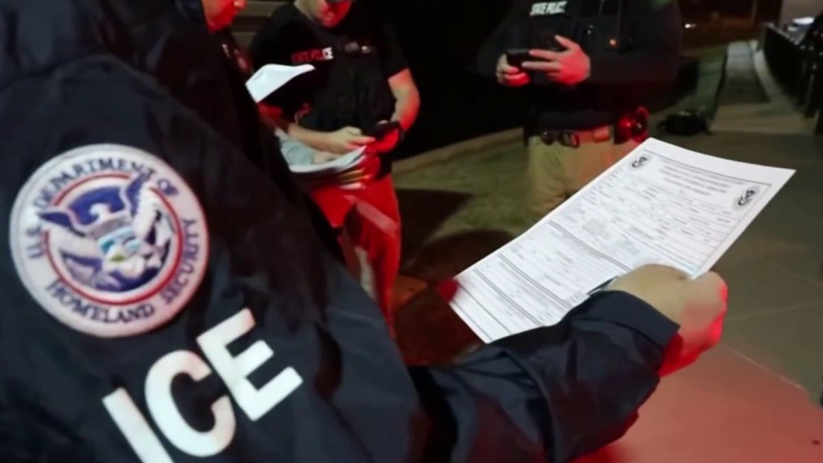 Migrants reminded of rights as raids loom – NBC 6 South Florida