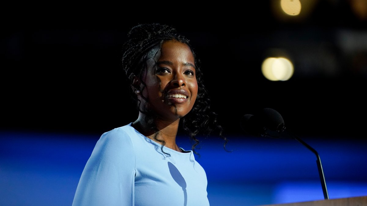 Amanda Gorman pens poem for LA wildfire victims – NBC 6 South Florida