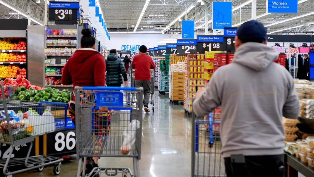 Walmart is getting a bump from a surprising cohort: Wealthier shoppers ...