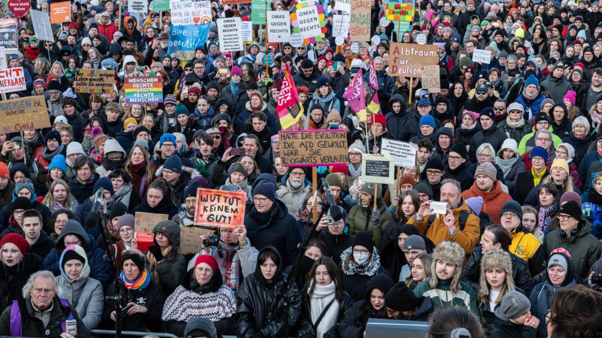 Voters flock to political extremes in Germany as the centrist parties ...