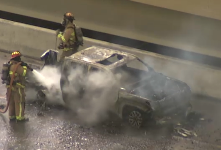 Video shows pickup truck on fire on westbound I-595 – NBC 6 South Florida