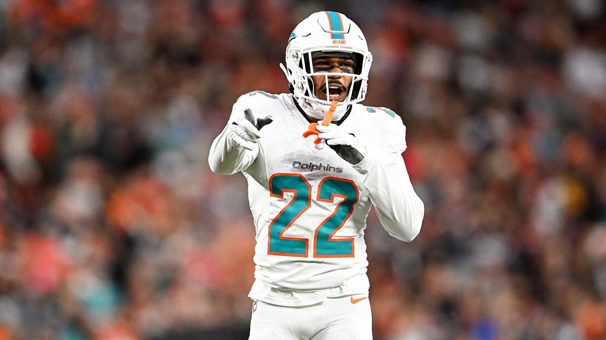 Dolphins re-sign defensive contributors Elijah Campbell and Quinton ...
