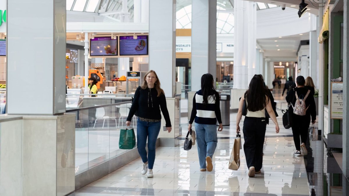 Wealthy consumers upped their spending last quarter, while the rest of ...