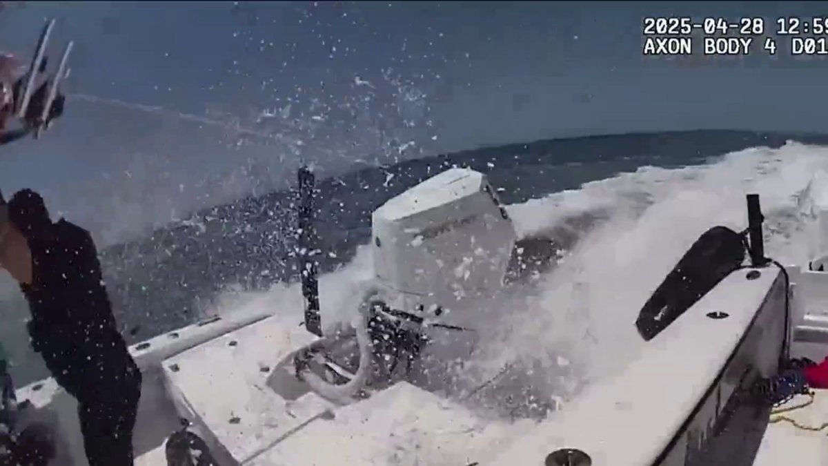 Sarasota officer jumps onto runaway boat after man fell overboard – NBC ...