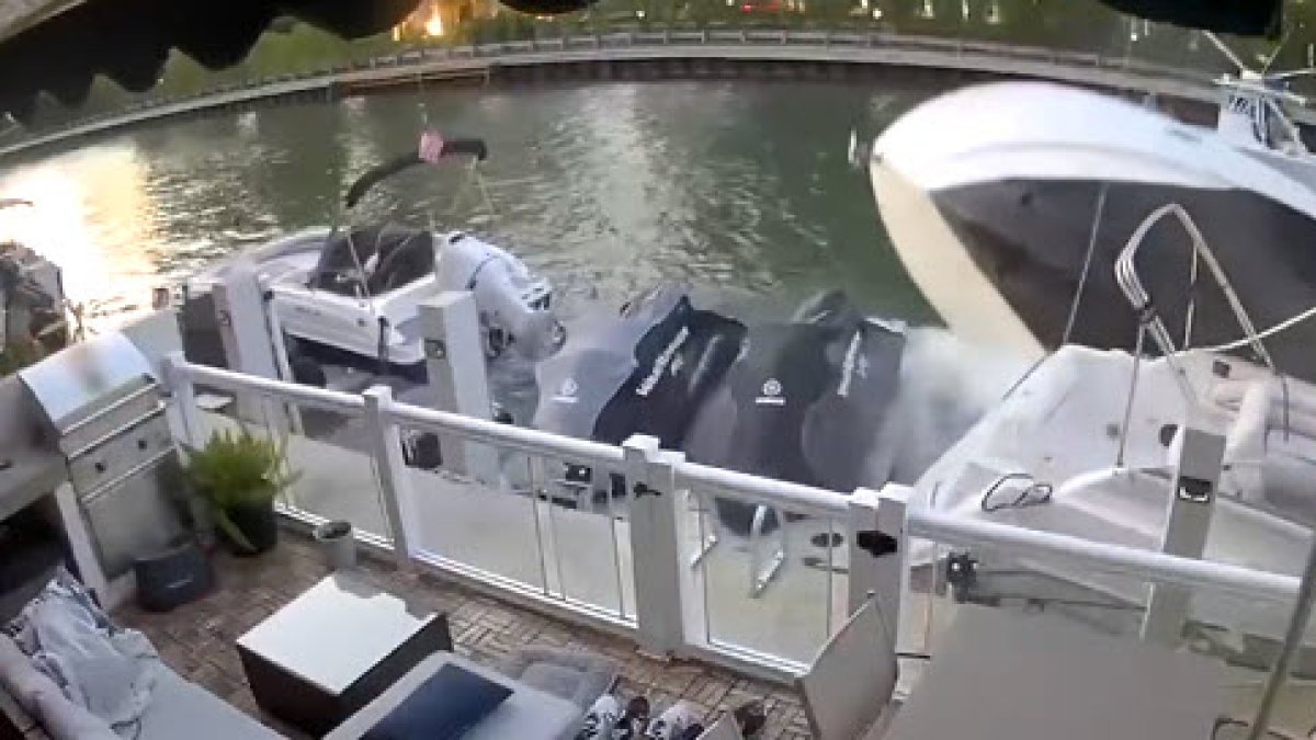 Wild video shows boat flip over in North Miami Beach; passengers thrown ...