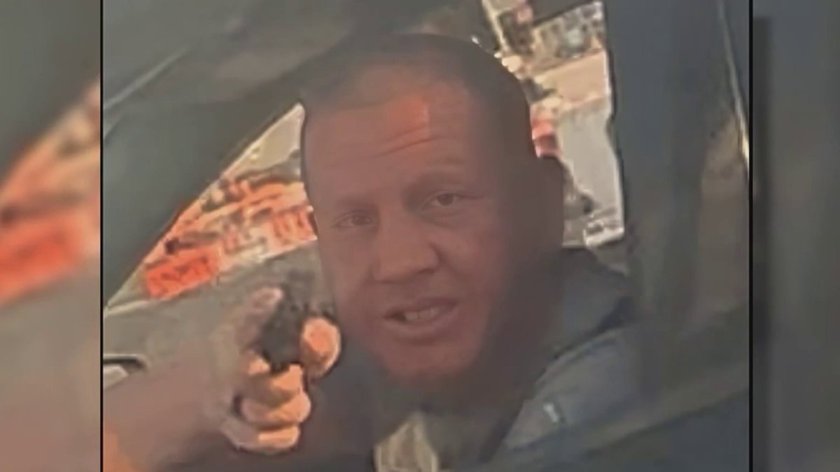 Search for driver who pulled out gun in road rage incident near FLL ...