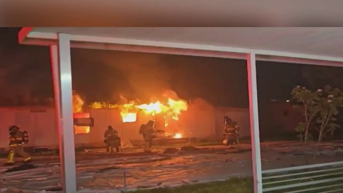 Trailer catches fire at Li’l Abner Mobile Home Park – NBC 6 South Florida