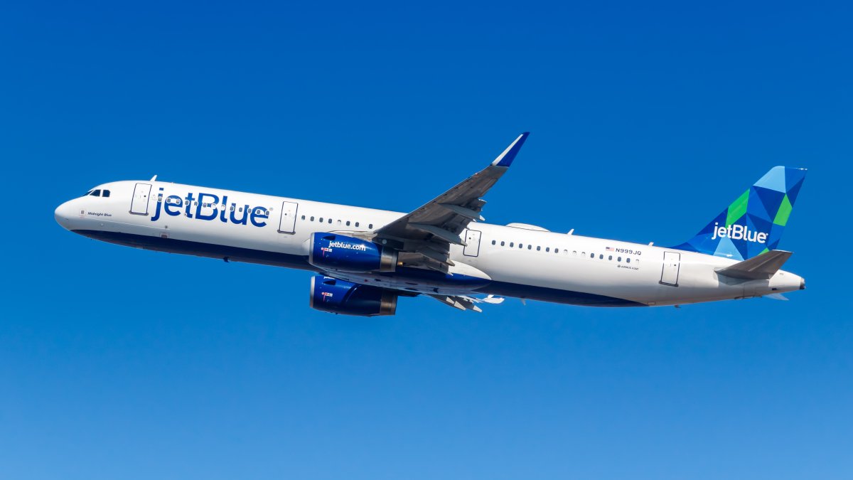 JetBlue passengers hospitalized after emergency landing in Florida ...