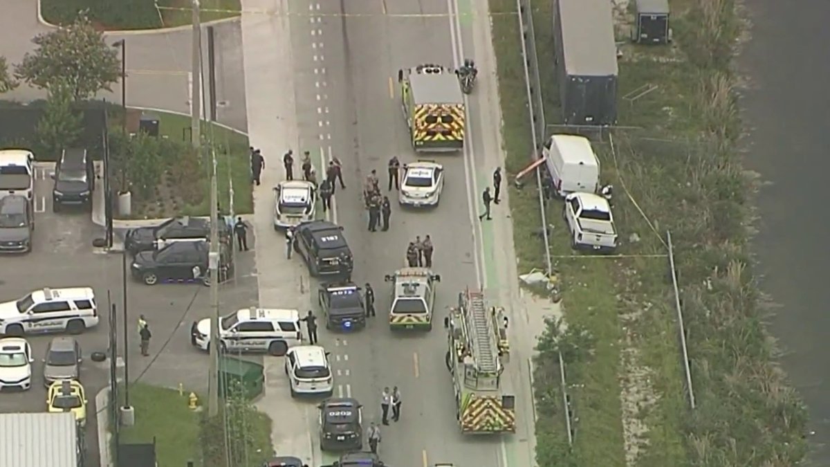 1 hurt in police shooting involving armed robbery suspects in Medley ...
