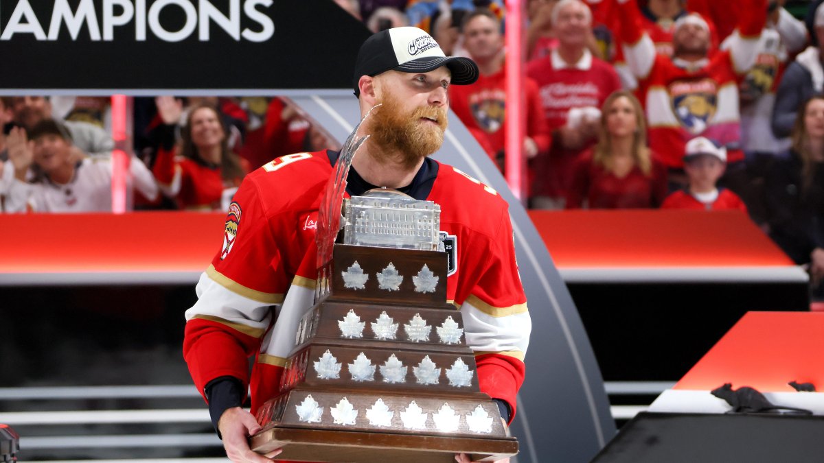 Sam Bennett agrees on 8-year, $64 million contract to stay with Florida ...