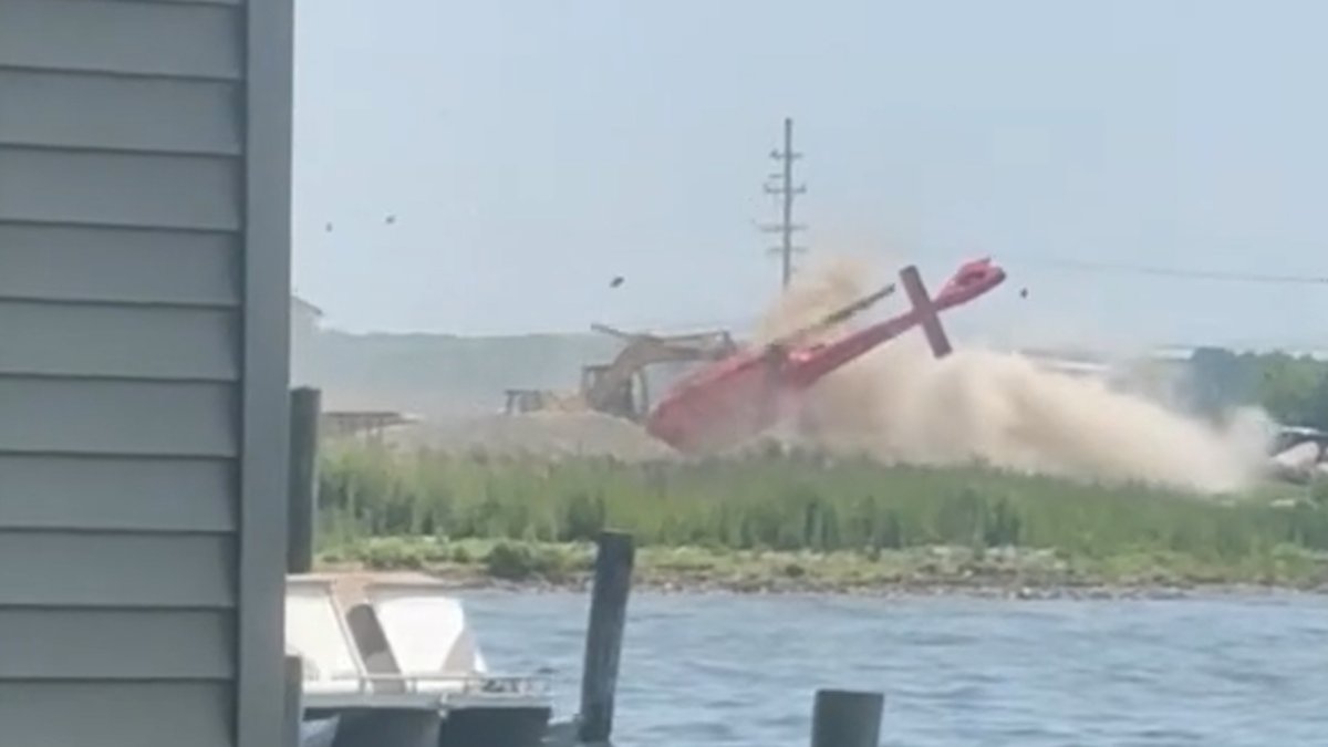 Watch: Helicopter crashes near waterfront Michigan restaurant – NBC 6 ...
