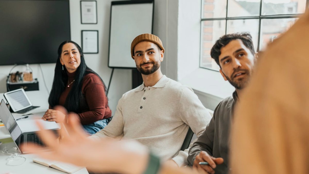 Harvard expert: This simple listening tactic can make you more ...