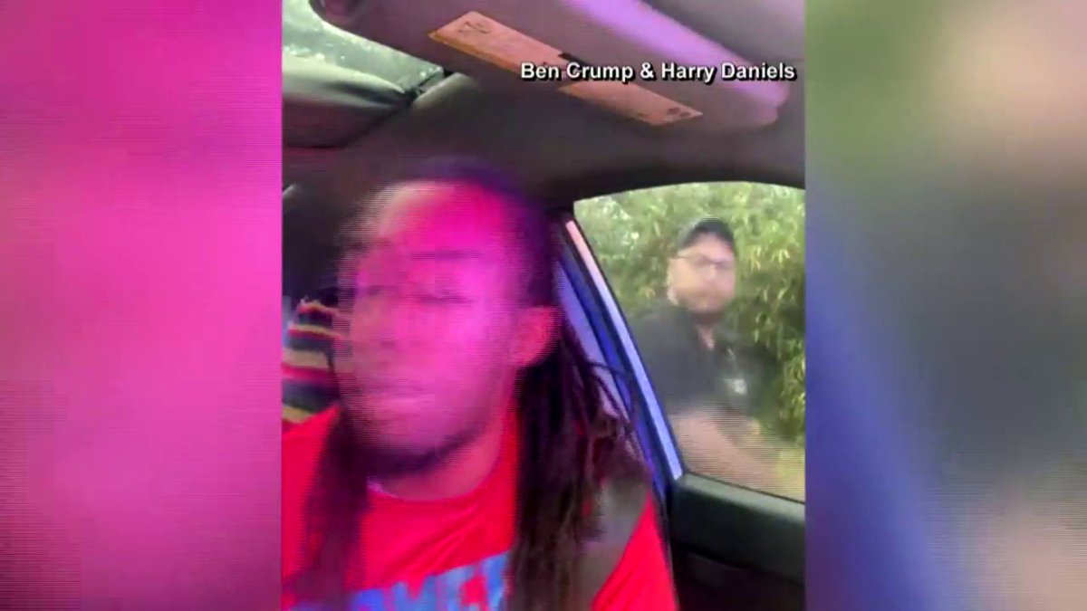 Officer smashes window, punches Florida man in face in now viral video ...