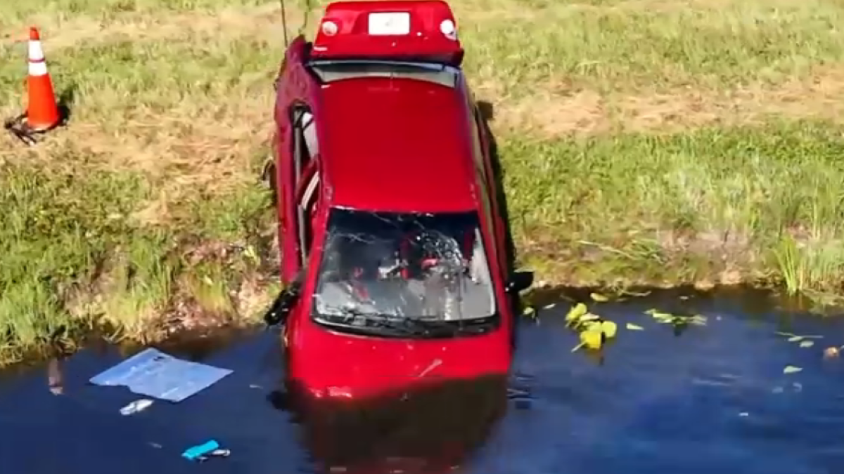 Video shows car being pulled from water on I-75 – NBC 6 South Florida