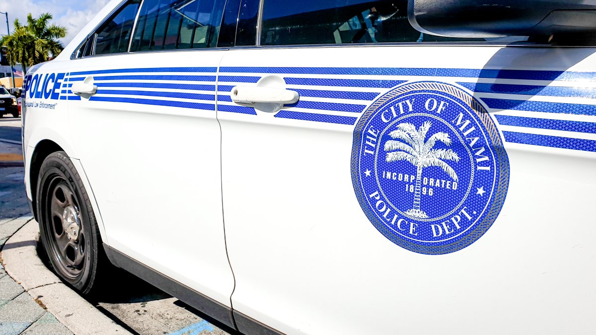 Man stabs victim over spilled beer on cellphone in Miami, police say ...