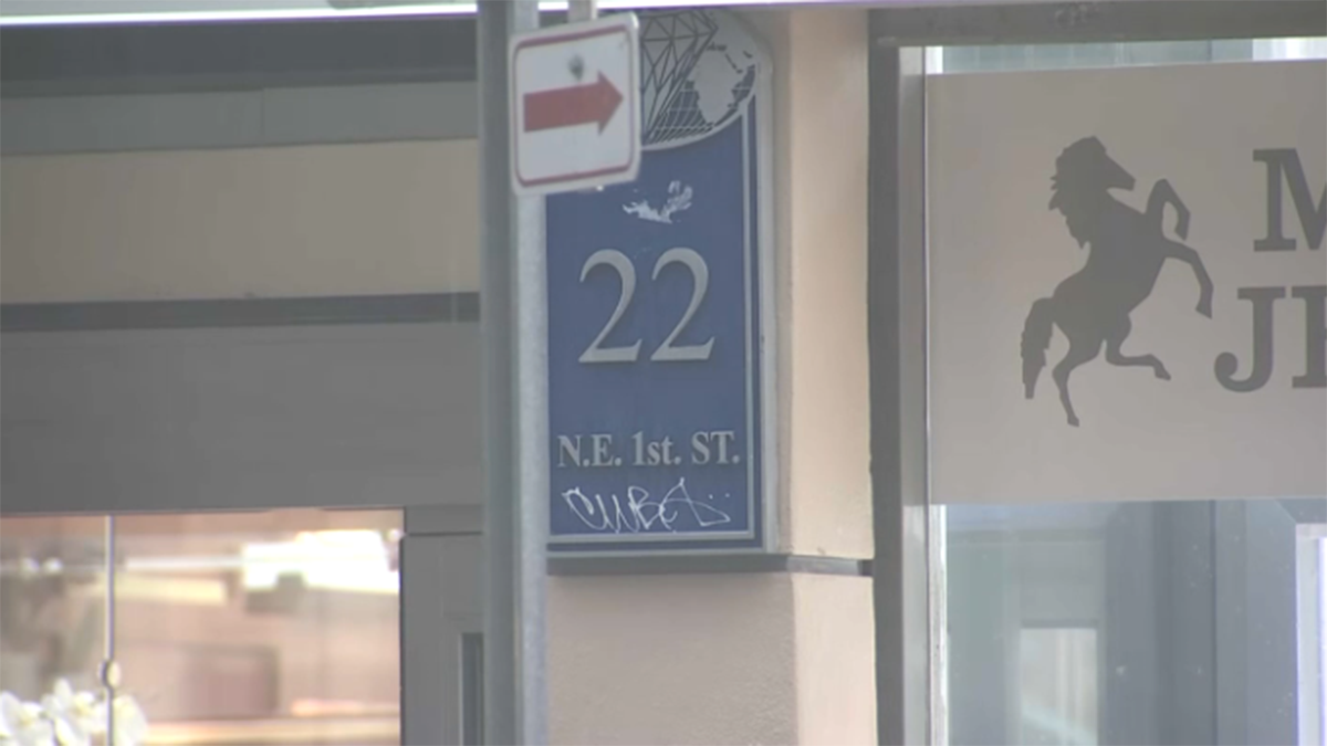 Miami jewelry store worker accused in heist of Cuban link bracelet ...
