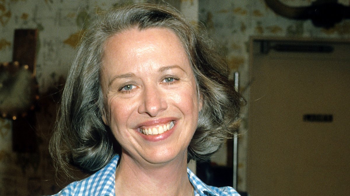 Polly Holliday, known for playing waitress Flo on ‘Alice,’ dies – NBC 6 ...