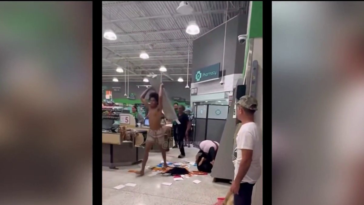Man arrested after chaotic brawl at Miami-Dade Publix caught on camera ...