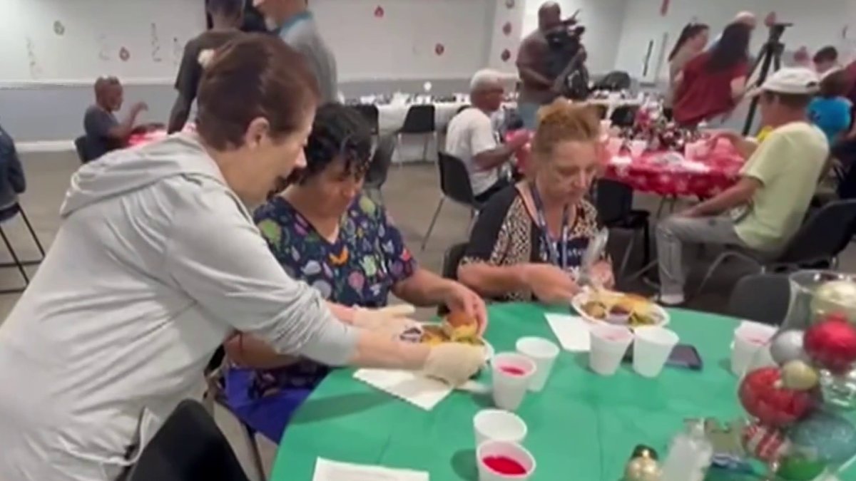Jewish volunteers operate Salvation Army for Christmas Day – NBC 6 ...