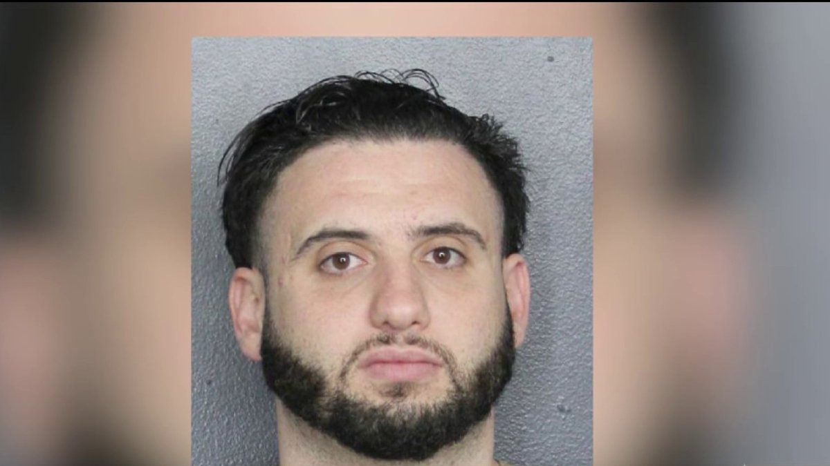 Broward detention deputy arrested for bringing contraband into jail ...