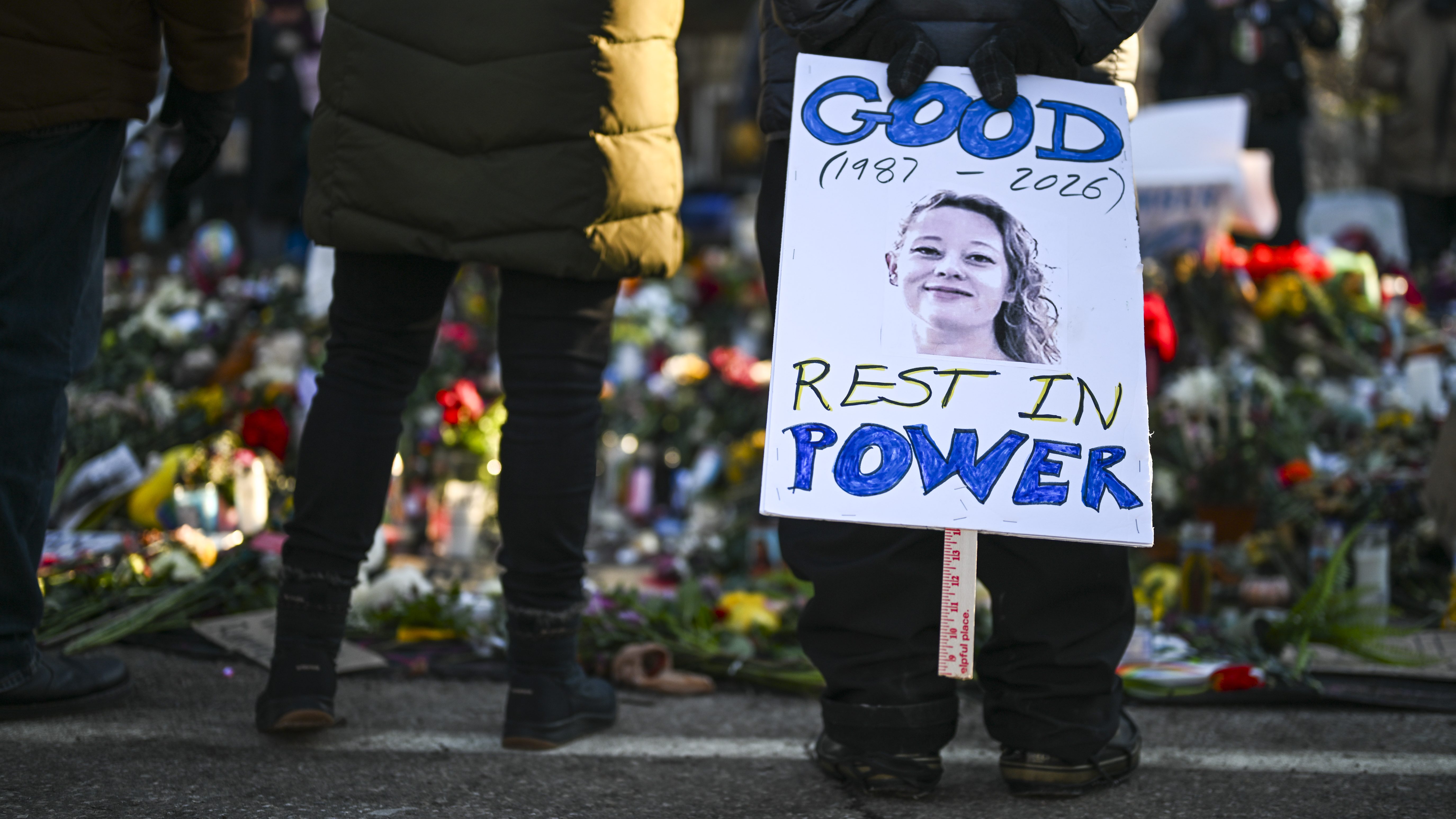 Minneapolis reports reveal chaotic moments after ICE officer fatally ...