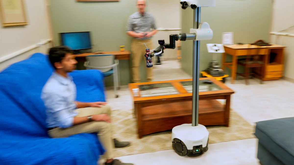 ‘Stretch 4’ robot helps ailing N.H. couple stay in their house – NBC 6 ...