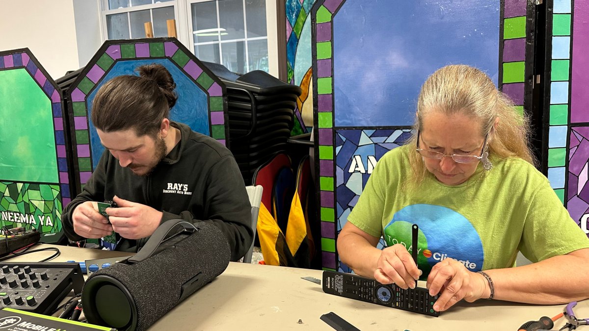 Anticonsumerist Repair Cafes urge you to fix your broken things – NBC 6 ...